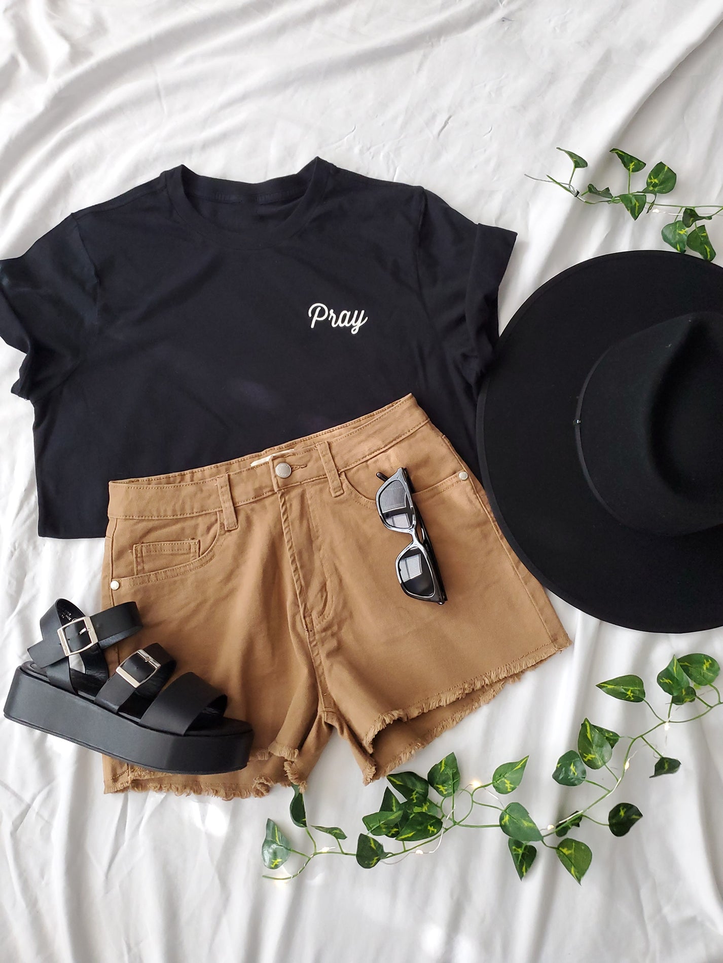 PRAY Graphic T-Shirt – Mota Boutique